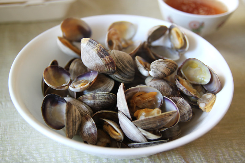 Manila Clams with Koji and Smoked Pork Belly Recipe – Washington Sea Grant